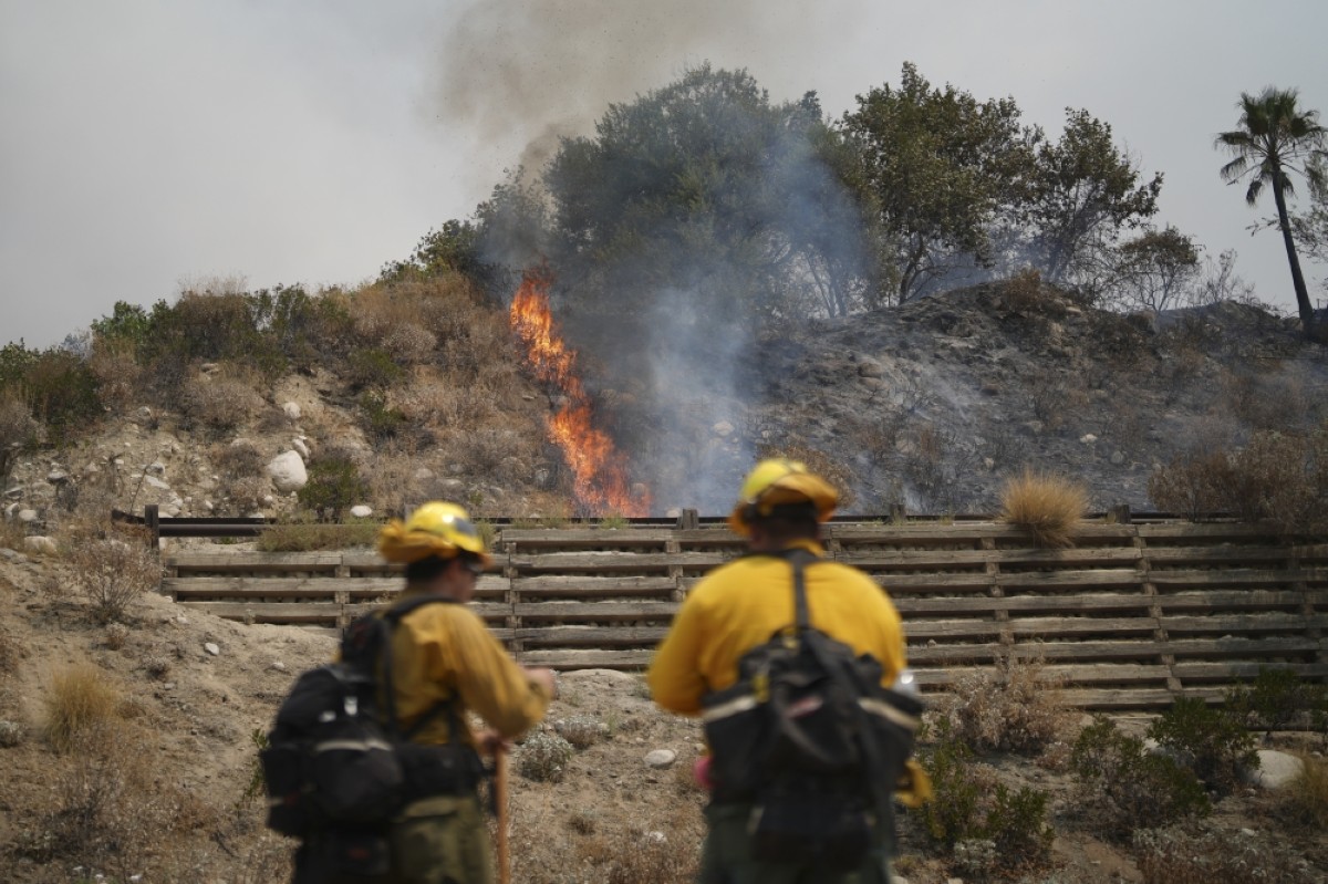 Evacuations ordered as wildfire burns in foothills of national forest ...