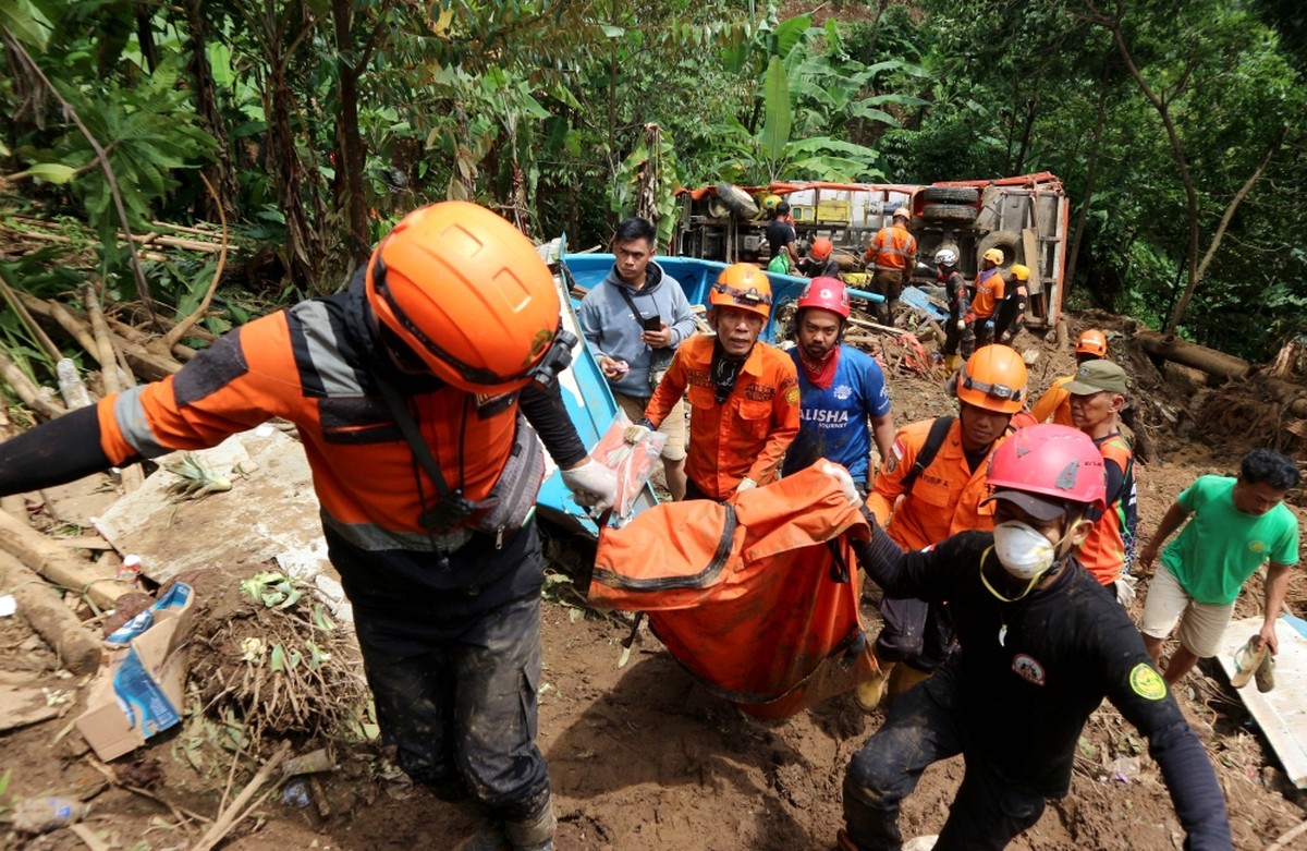 Landslides & flash floods hit Indonesia’s Java island; 10 dead, 2 ...