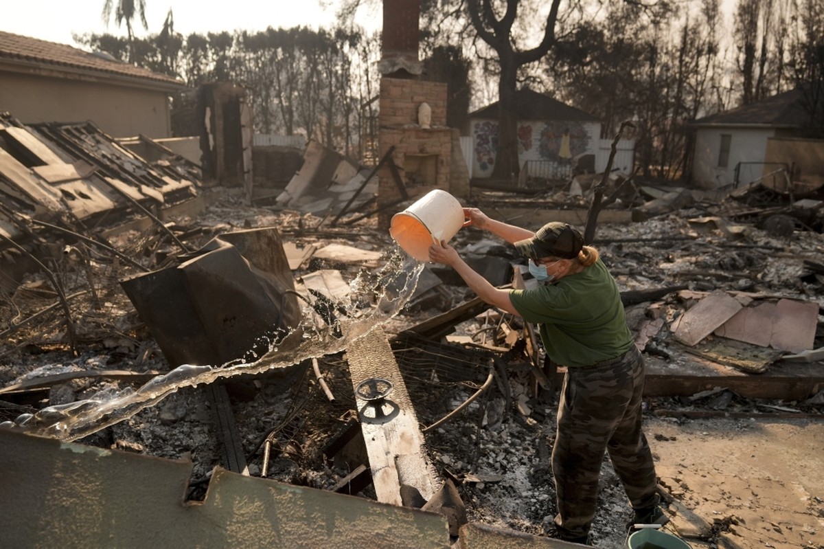 S.California rain helps firefighters but creates risk of toxic ash ...