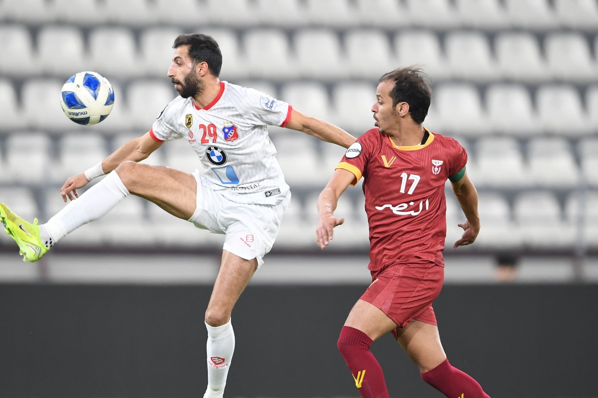Kuwait Club and Al-Arabi are neck-and-neck for the Zain Premier League ...