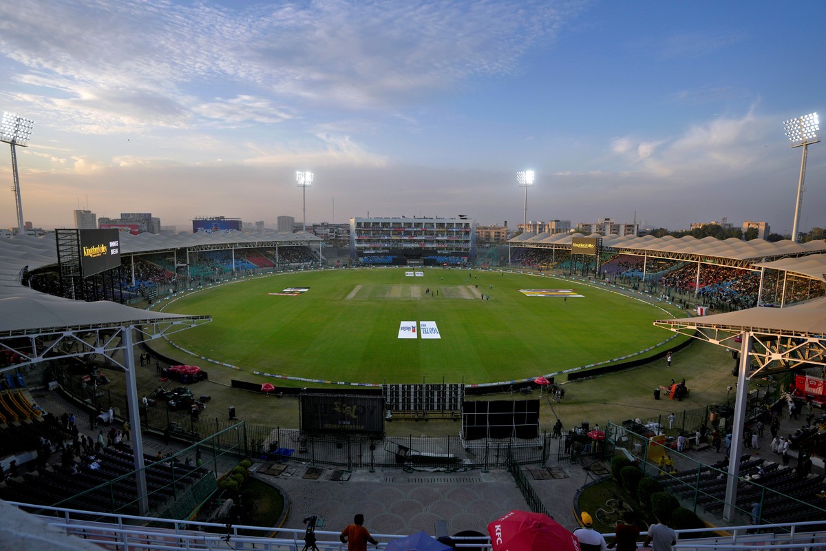 A three-decade wait is about to end for Pakistan's passionate cricket ...