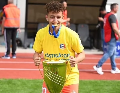 Teenage footballer dies after drowning in own stomach acid | arabtimes