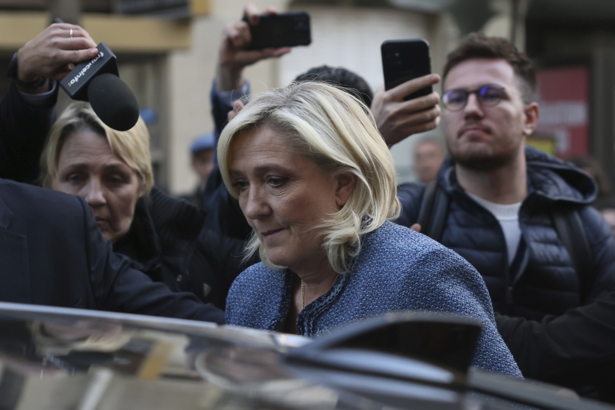 Le Pen barred from seeking office for 5 years: French court | arabtimes