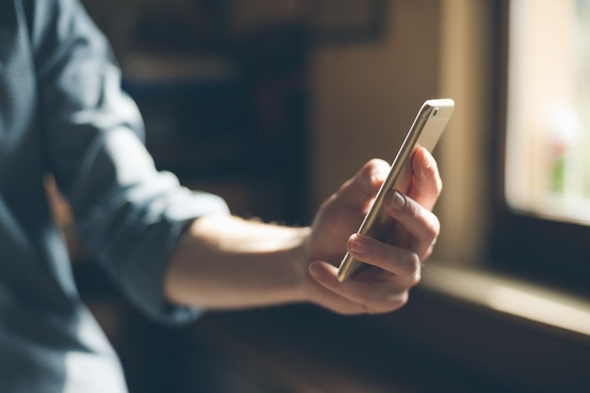 Elderly Woman Tried to Sneak Phones to Son in Jail | arabtimes