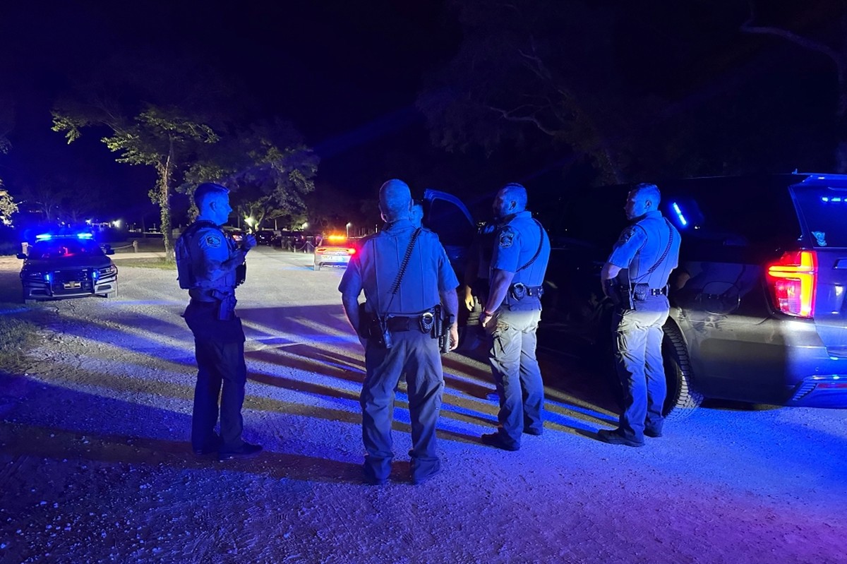 At least 11 hurt in South Carolina beach town shooting | arabtimes