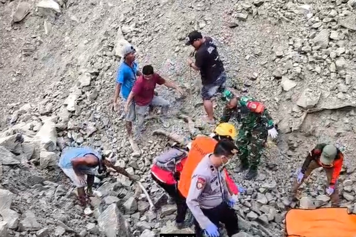Death toll from quarry collapse in Indonesia rises to 14 | arabtimes