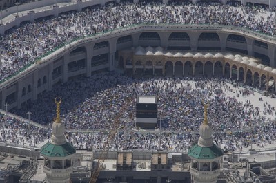 Saudi Arabia stops 269,678 Muslims without Hajj permits from entering Makkah | arabtimes