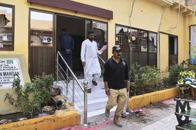 Over 100 inmates escape from a Pakistan prison after earthquake ...