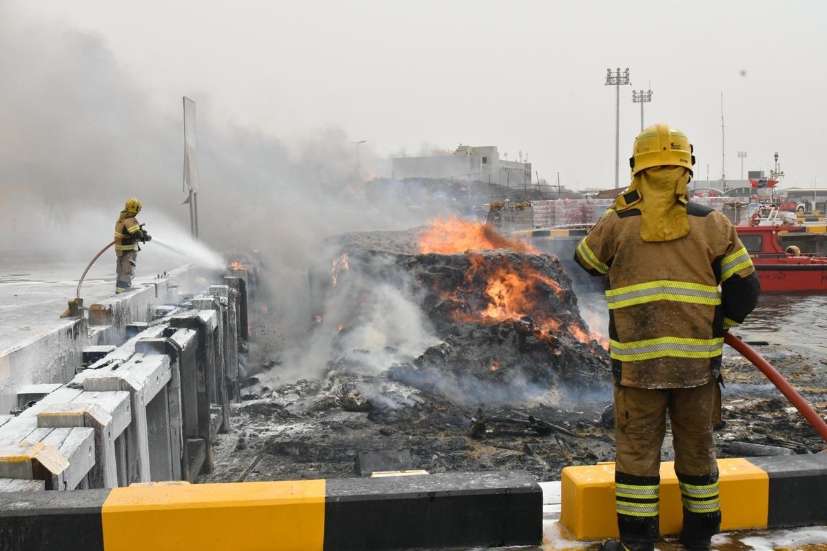 Fire Contained at Doha Port; Four Injured | arabtimes