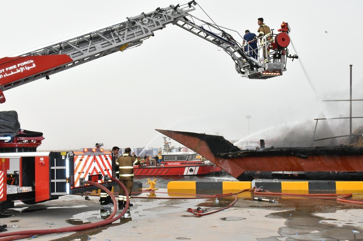 Fire Contained at Doha Port; Four Injured | arabtimes