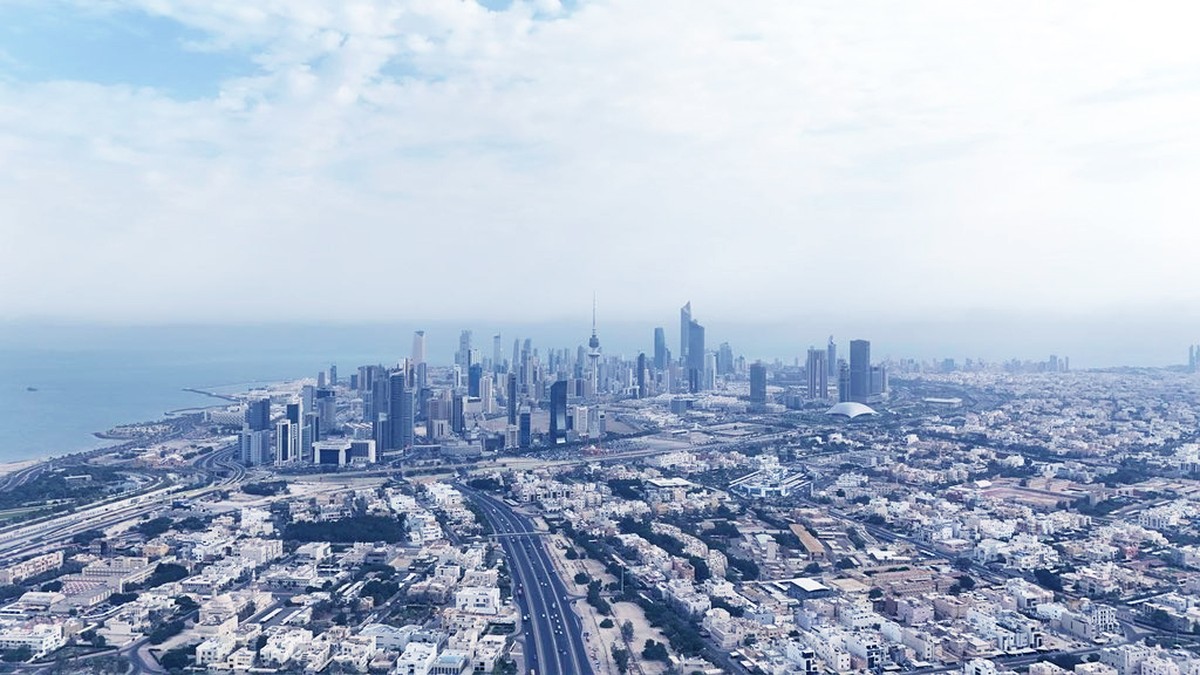 Kuwait Suspends Air Traffic in Response to Regional Escalation | arabtimes