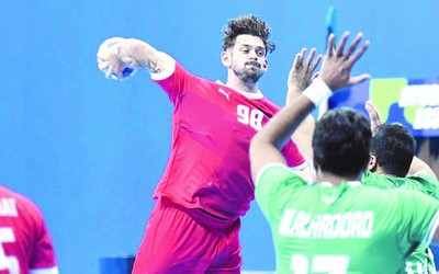 Sulaibikhat extends coach Salmeen's contract | arabtimes