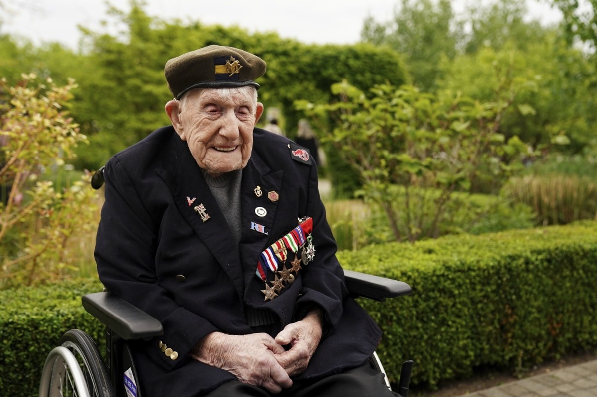 UK's oldest man and WWII veteran, Donald Rose, dies at 110 | arabtimes