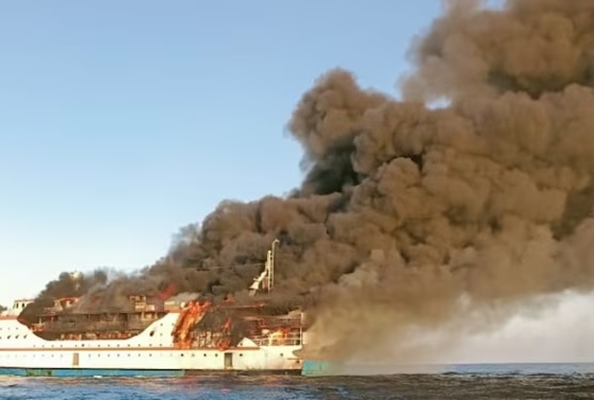 1 dead, hundreds evacuated as passenger ship catches fire in Indonesia ...