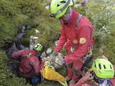 Rescuers free injured cave explorer trapped more than 130 feet ...