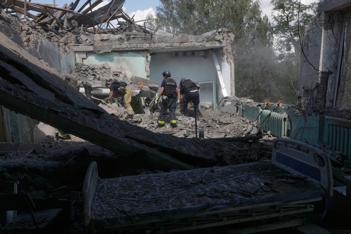 4 people killed in Russia and Ukraine as countries trade aerial attacks ...