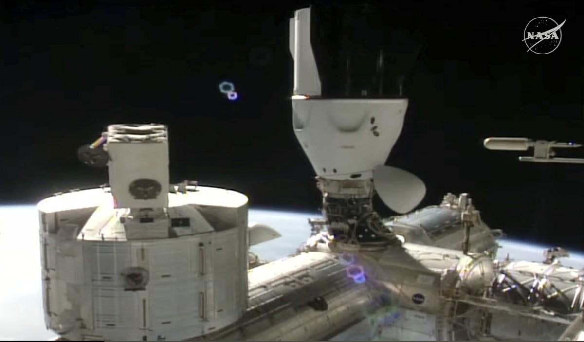 SpaceX rockets new crew to ISS in a swift 15-hour journey | arabtimes