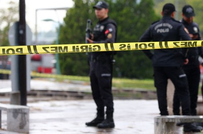 Teenager kills 2 officers in attack on Turkish police station | arabtimes
