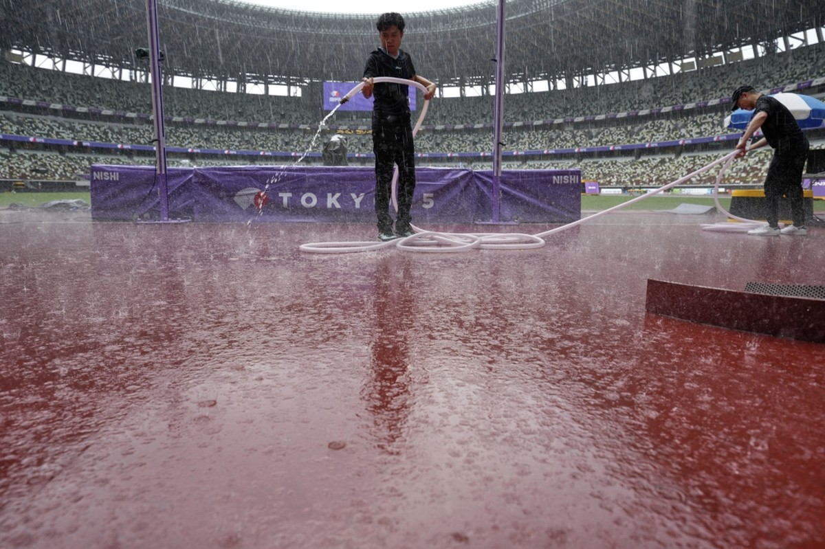 Rain front to bring heavy downpours to many parts of Japan | arabtimes