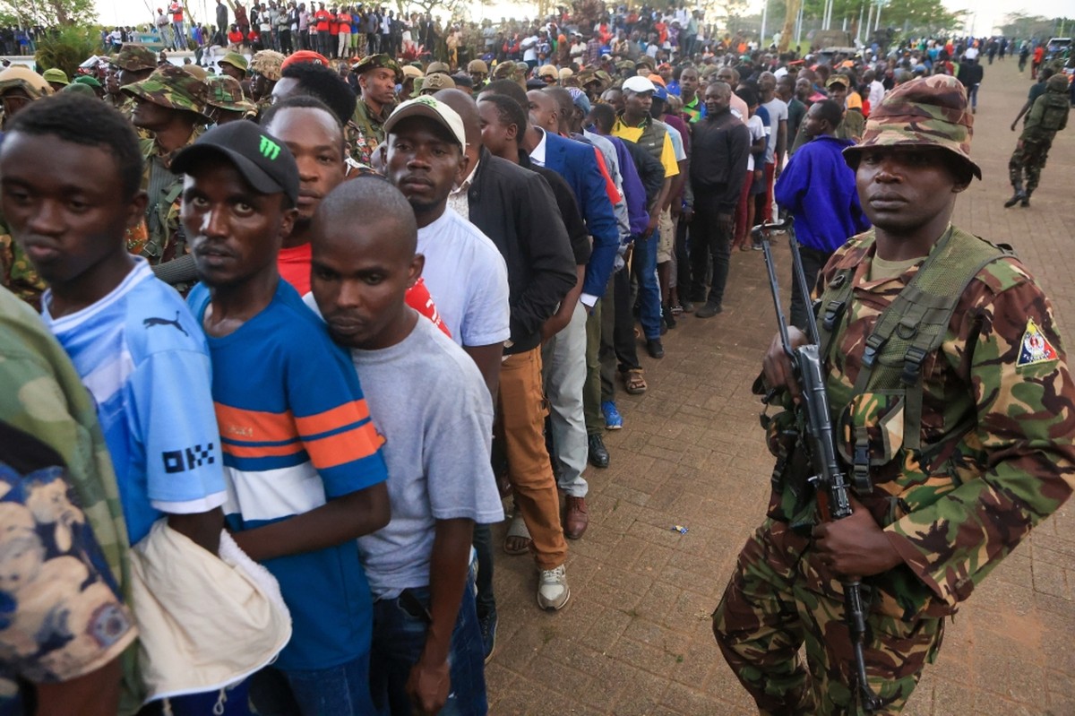 Heavy security after deadly violence in Kenya | arabtimes