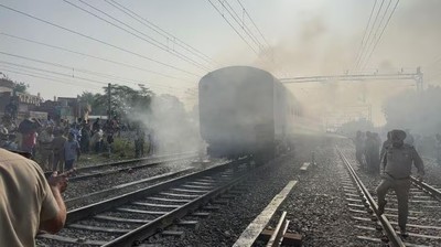 Woman injured as train catches fire in north India | arabtimes