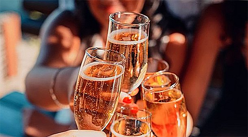 Maids in binge party | arabtimes