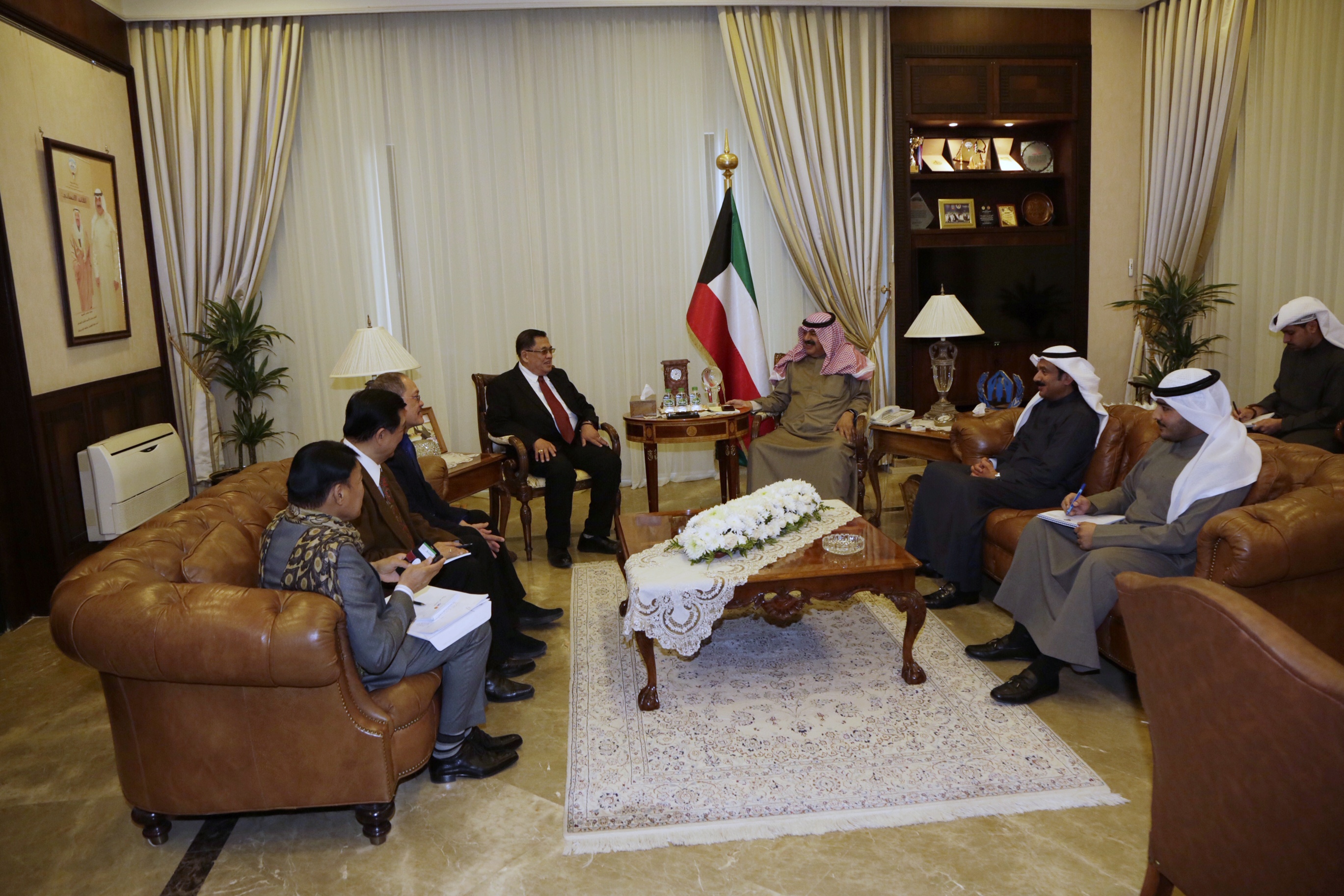 Philippines lifts deployment ban to Kuwait | arabtimes
