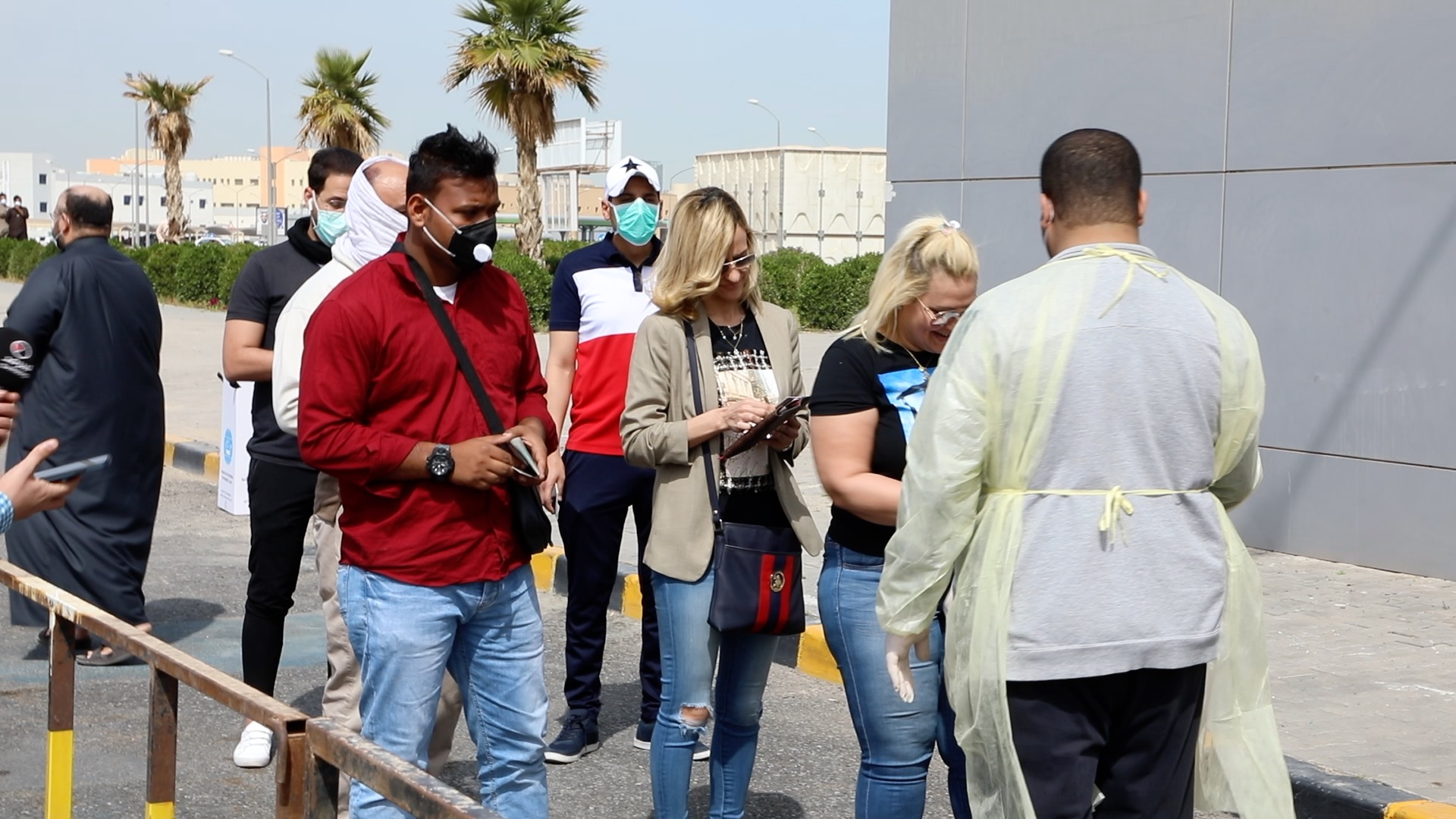 Around 2500 expats checked - Health check continues at Mishref ...