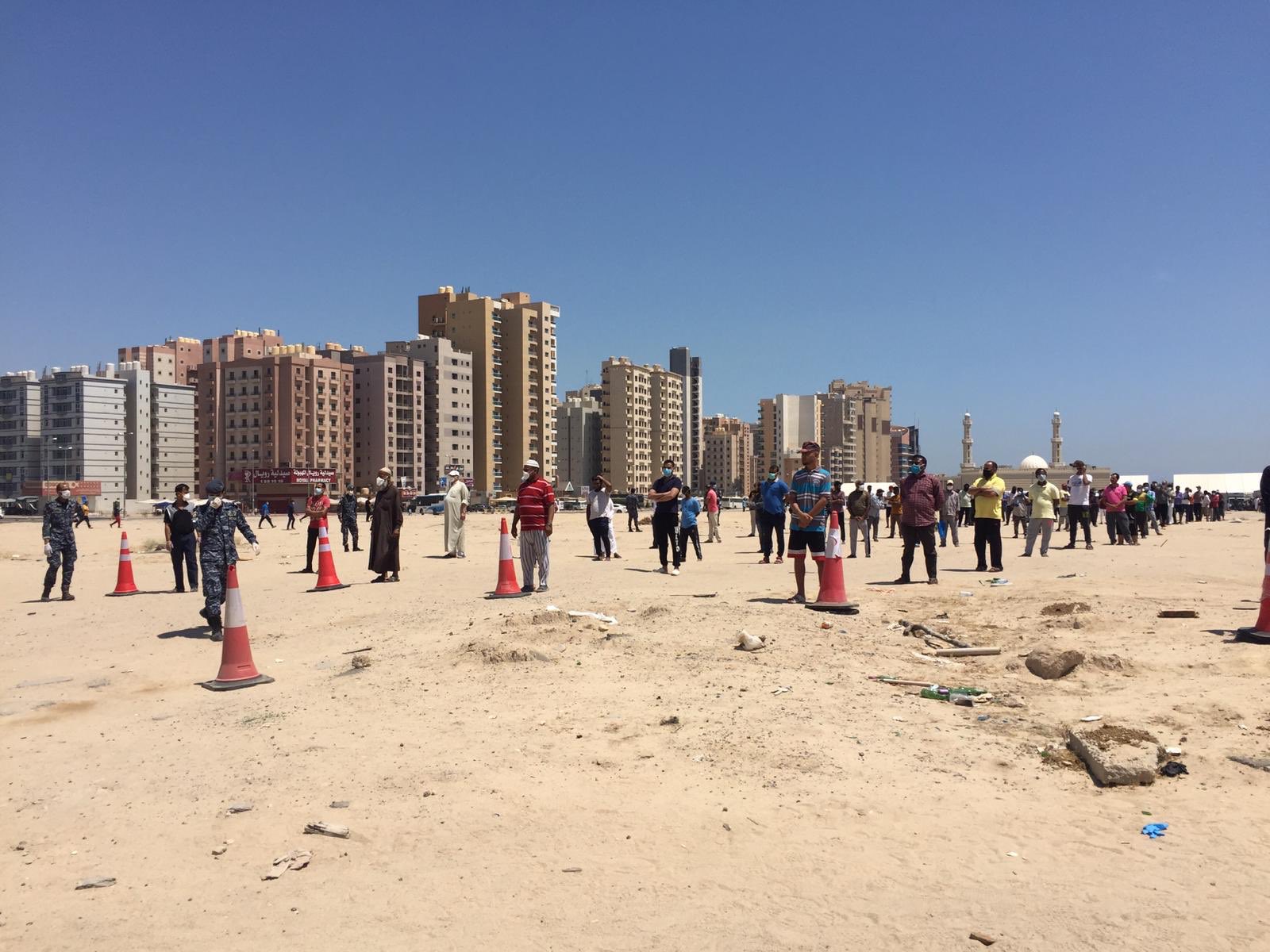 Kuwait delivers 1,500 food baskets to workers in Al-Mahboula | arabtimes