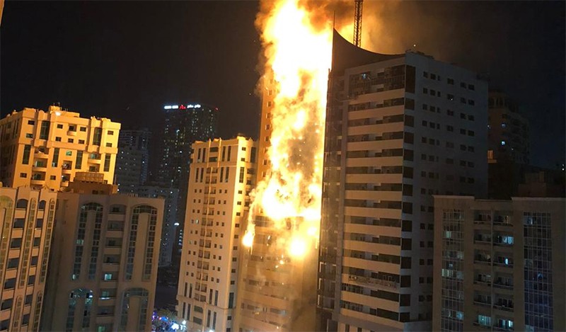 High-rise tower catches fire in UAE | arabtimes