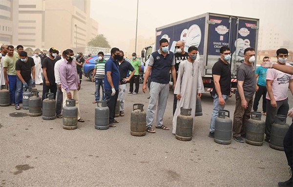 KD 8 per gas cylinder in Jleeb, black market busted | arabtimes