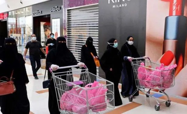 Saudi Arabia unveils plan to gradually end coronavirus lockdown | arabtimes