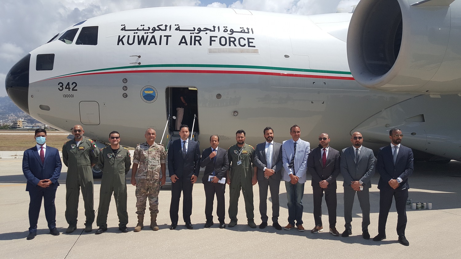 Two Kuwait aid planes land at Beirut airport | arabtimes