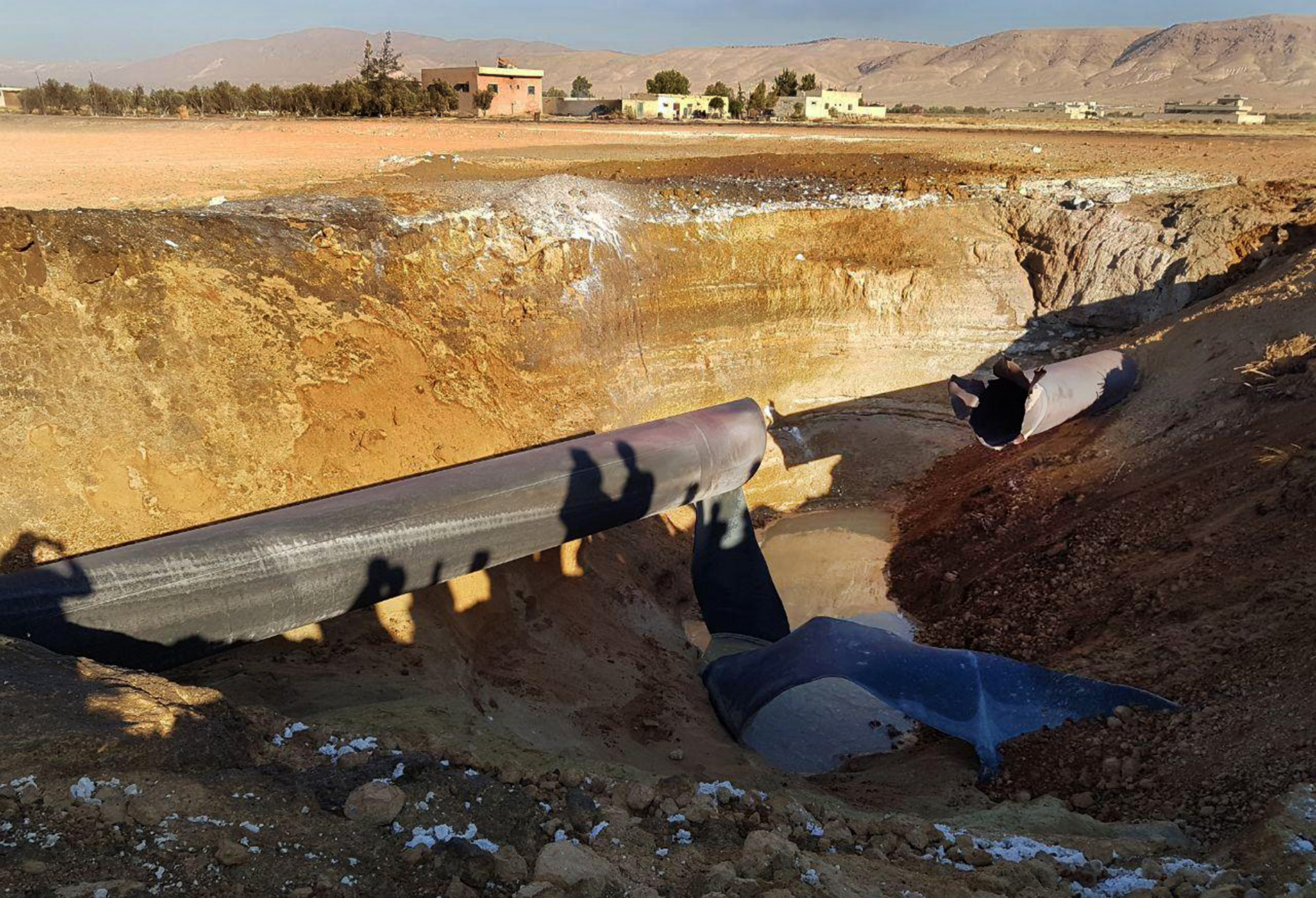 Syria gas pipeline blast causes nationwide blackout | arabtimes