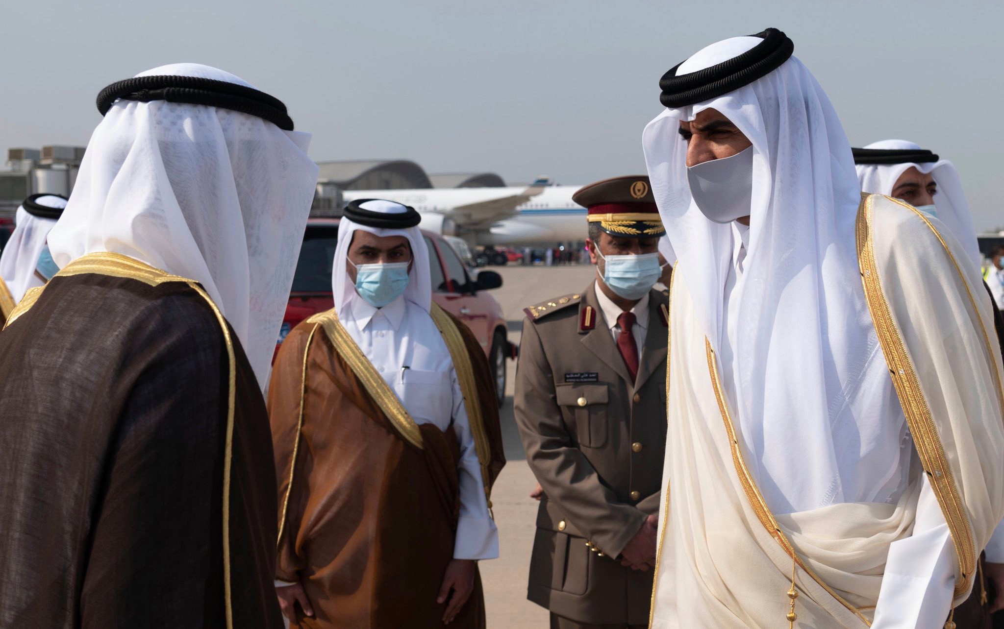 The Amir of Qatar arrives to offer condolences | arabtimes