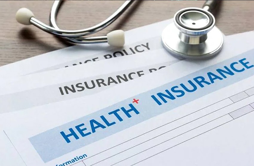 Compulsory health insurance for all expats above 60 yrs | arabtimes