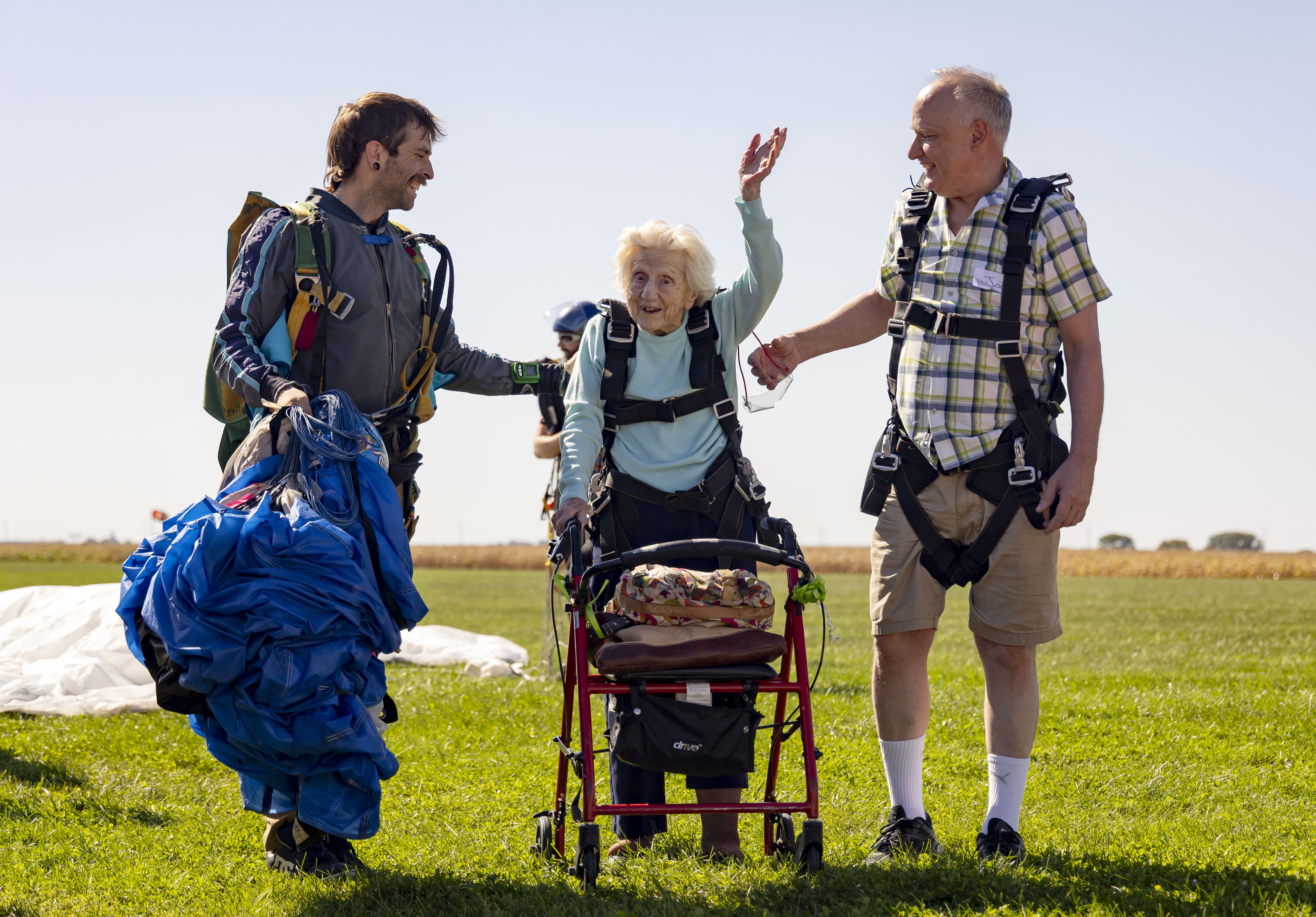 Record-Breaking Skydive: 104-Year-Old Soars to New Heights | arabtimes