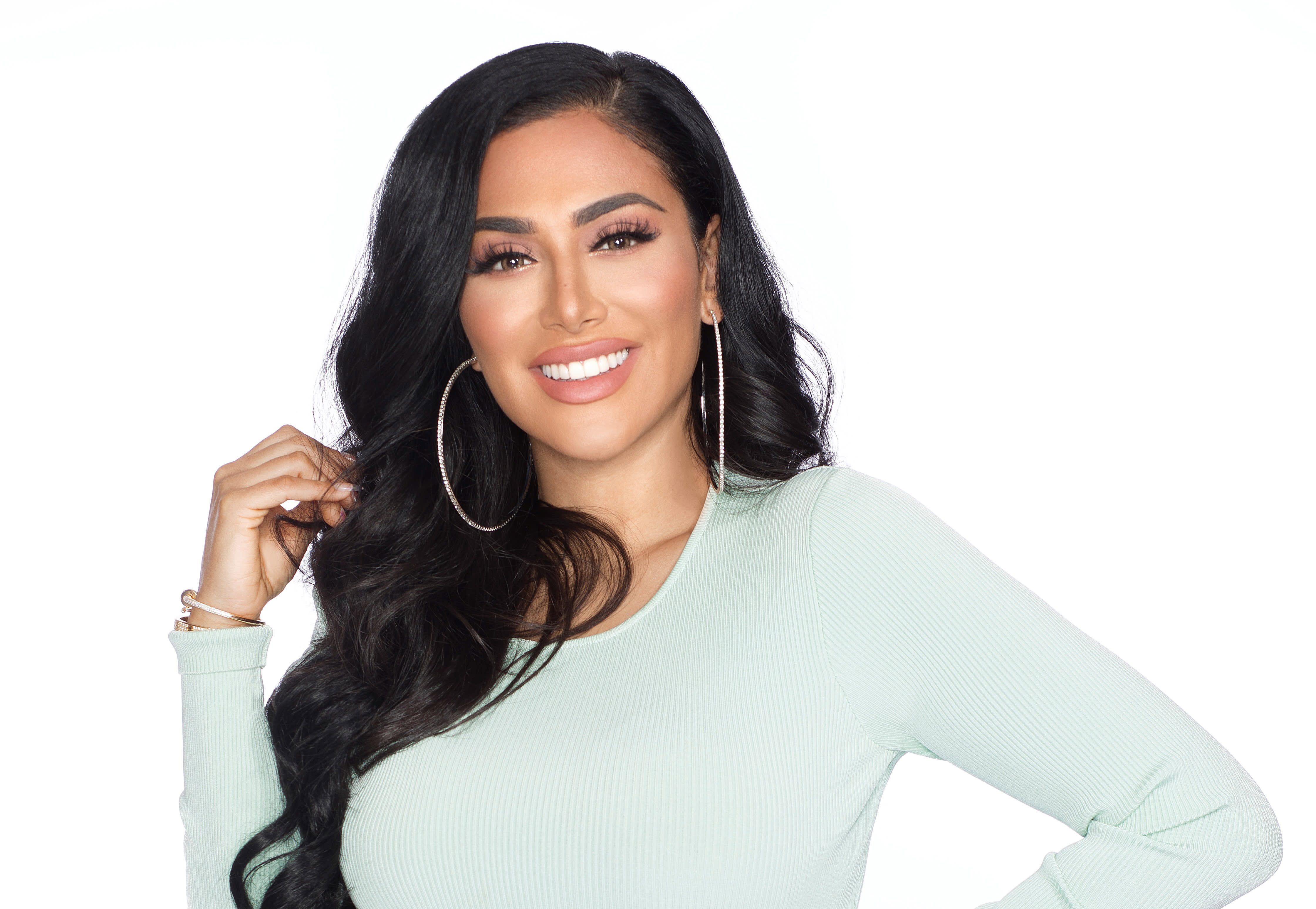 Huda Kattan pledges $1 million for humanitarian aid in Gaza | arabtimes