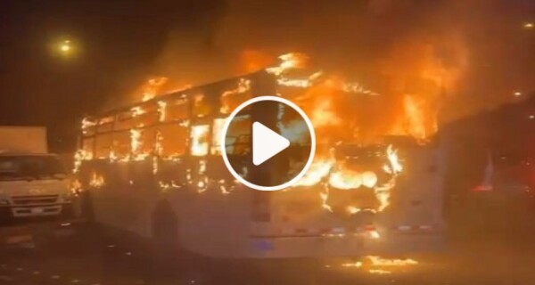 Bus catches fire in Jleeb Al Shuyoukh | arabtimes