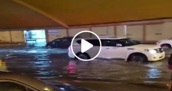 Traffic Jams Surge as Rainwater Causes Disruptions in Kuwait | arabtimes