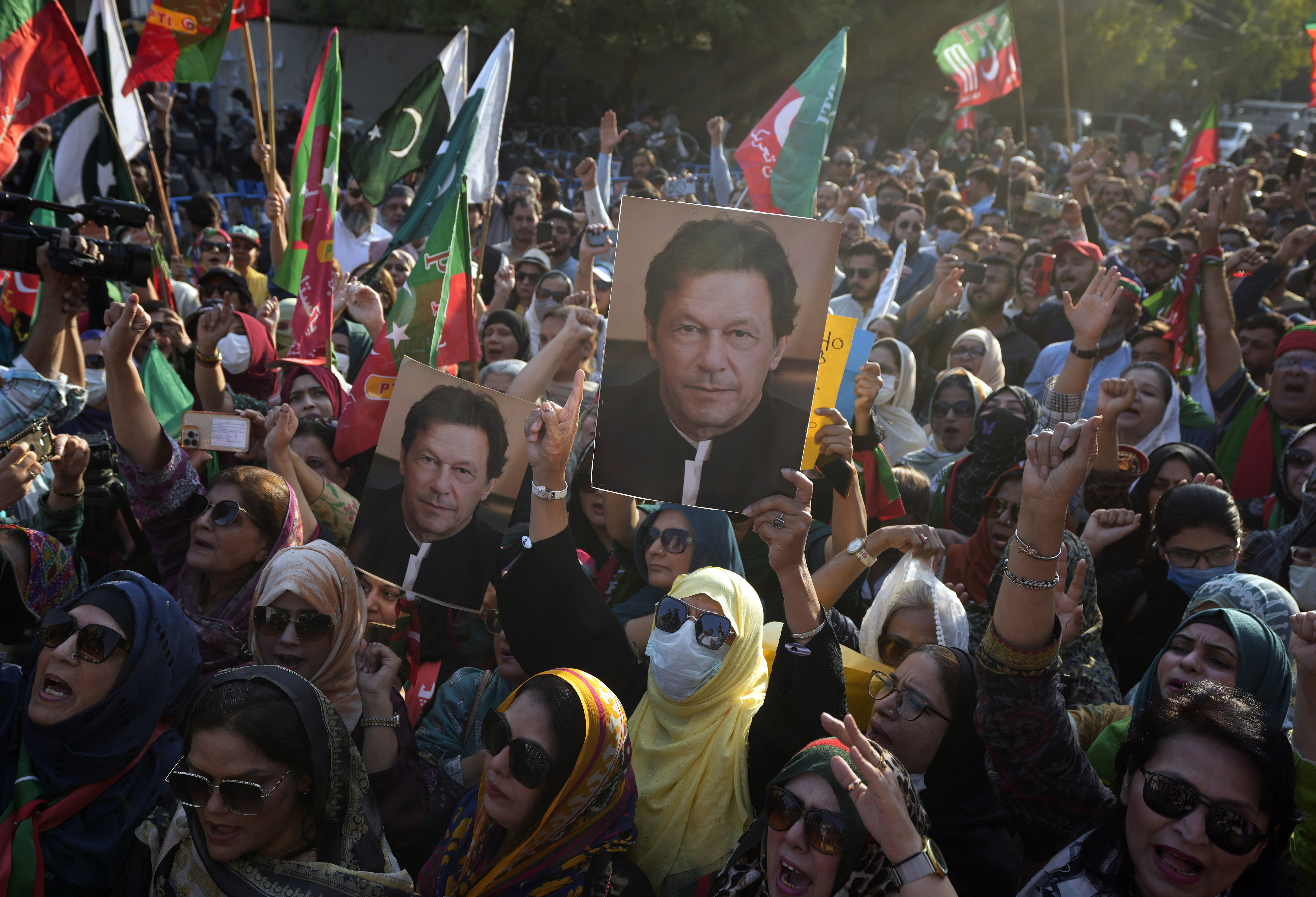 Imran Khan's party allies secure majority in Pakistani elections ...