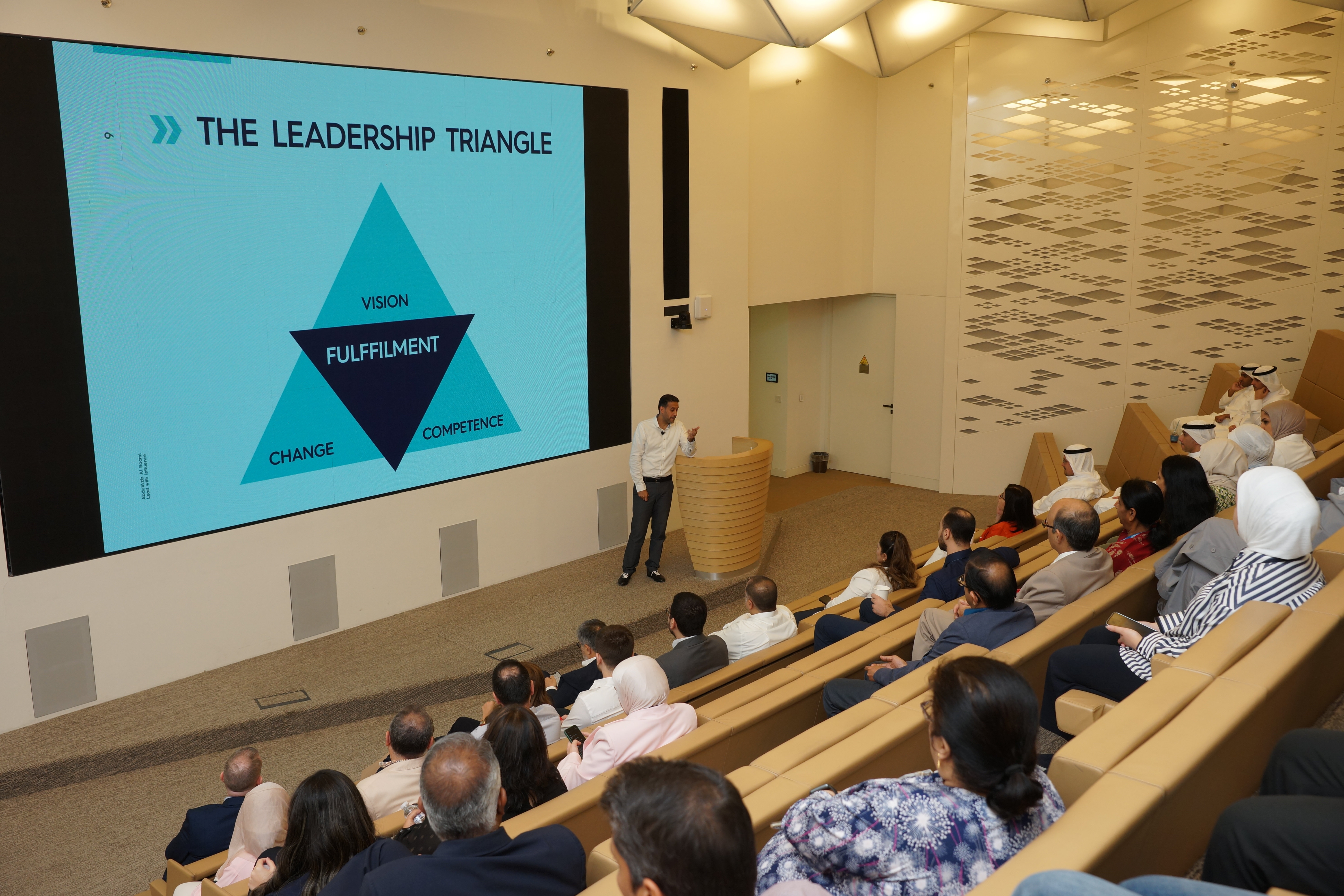 Markaz hosted 'Lead with Influence' session with best-selling ...