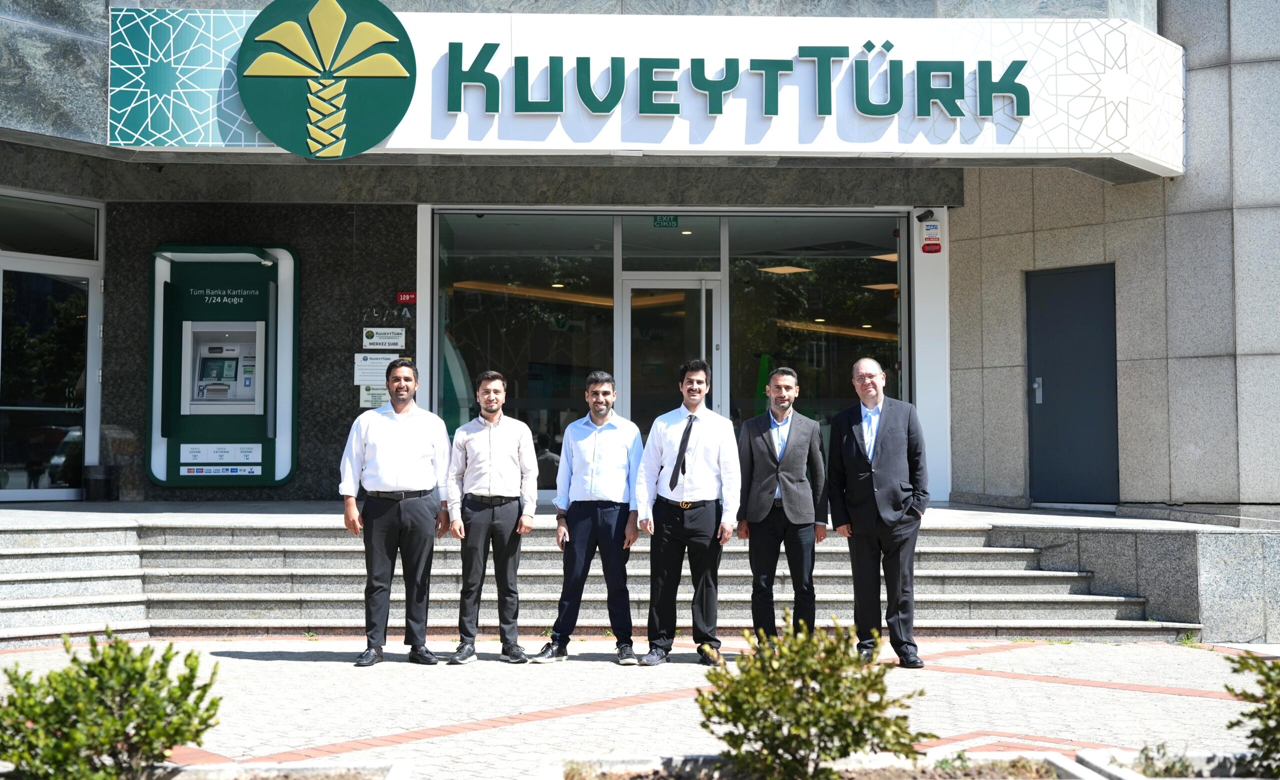 13 KFH Employees Support Customers in Turkey This Summer | arabtimes