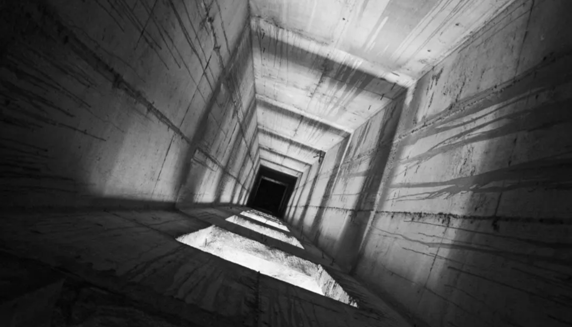 Egyptian Elevator Technician Dies After Fall from 3rd Floor | arabtimes